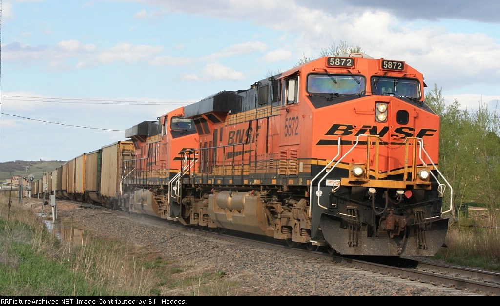 BNSF 5872
